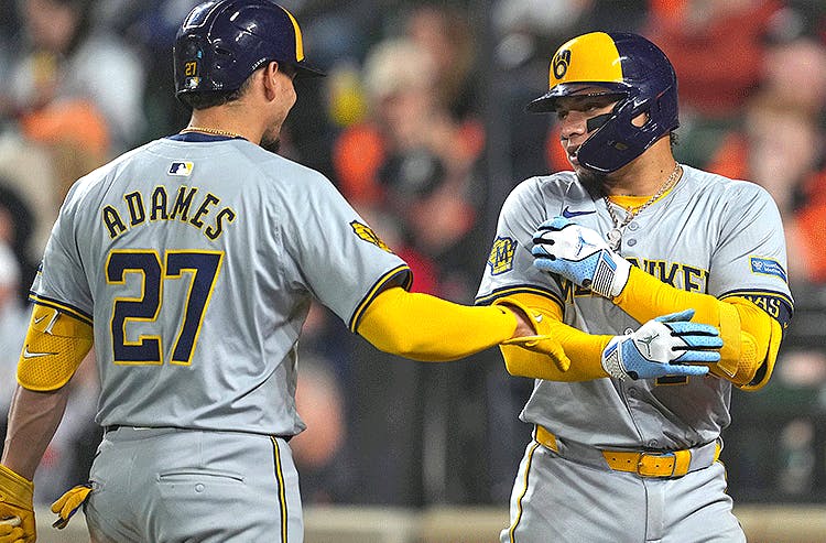 Brewers vs Padres Predictions, Picks, Odds — 4-15